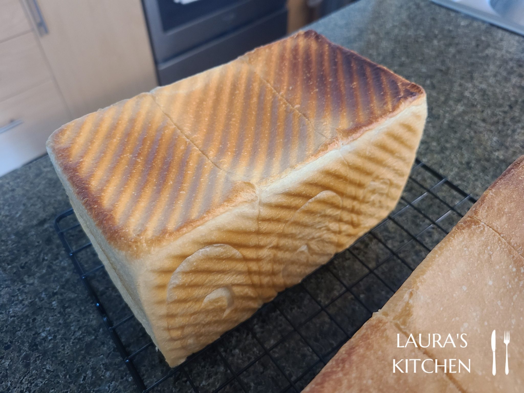 極致生吐司 (隔夜中種法) Shoku Pan – Laura's Kitchen 蘿拉廚房